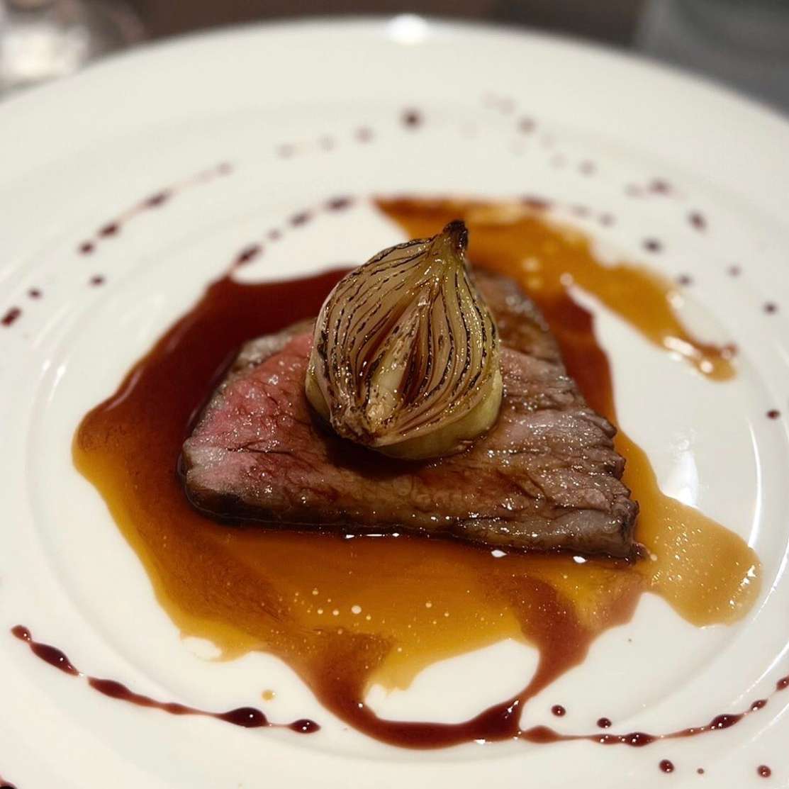 \国産牛の低温ローストマルサーラソース ／Bel e Moco メインのご紹介梁 | 本格イタリアンレストラン Bel e Moco (ベルエモコ)